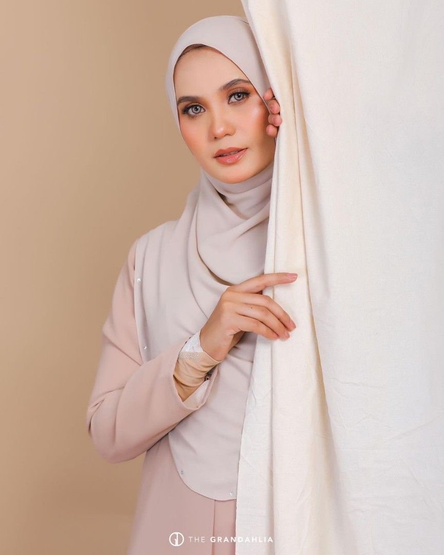 Aishah 2.0 Instant Hijab, Women's Fashion, Muslimah Fashion, Hijabs on ...