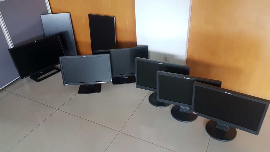 Assorted size monitors 18/20/22/23/ 24in .. from $20, some no stando ...