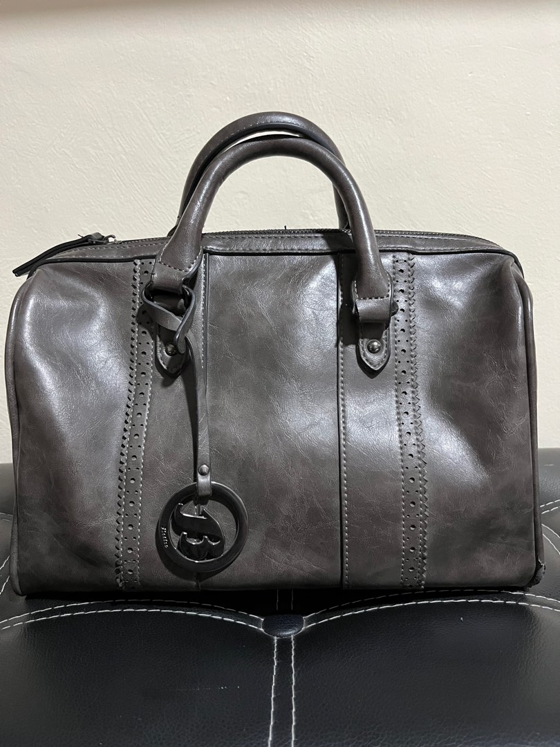 BATA Boston Bag, Women's Fashion, Bags & Wallets, Tote Bags on Carousell