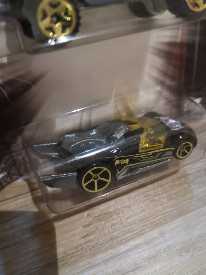 Batman X Hot Wheels Temblor Getaway, Hobbies & Toys, Toys & Games on ...