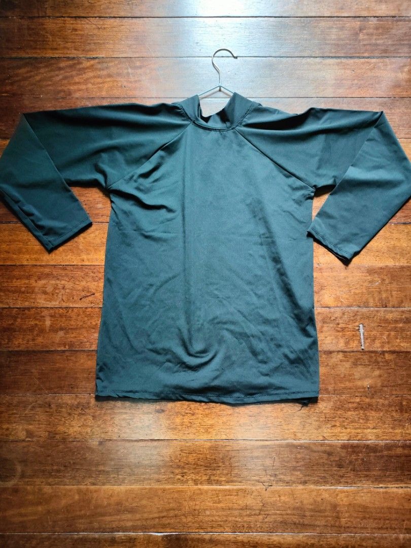 Black rash guard, Women's Fashion, Swimwear, Rash guard on Carousell