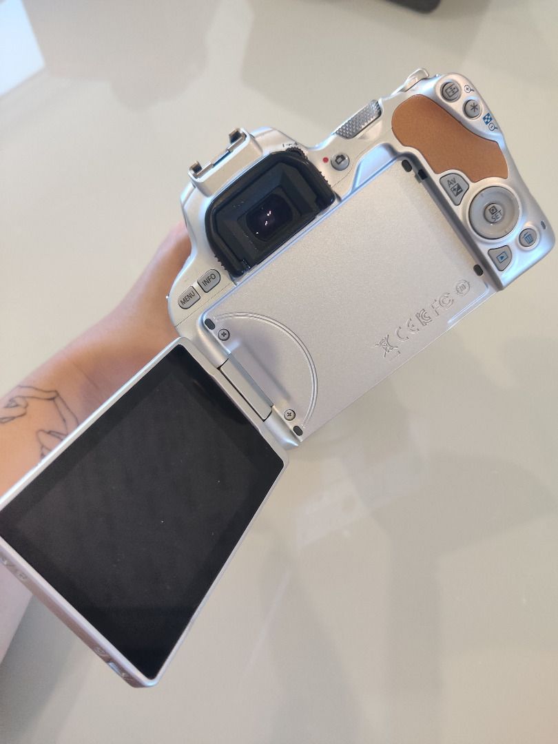 CANON - 200D DSLR Camera Body + Kit Lens, Photography, Cameras on Carousell