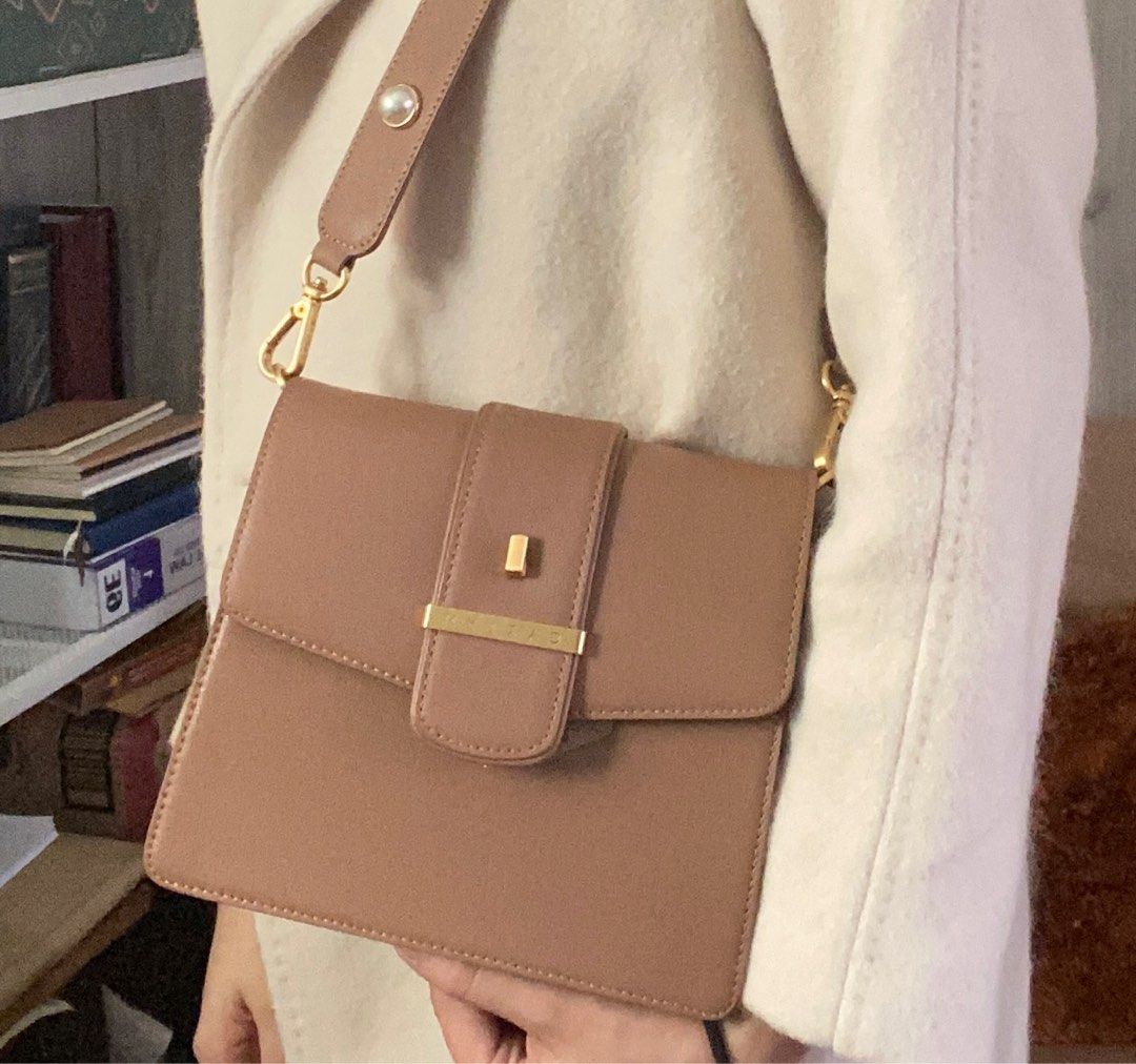 Carlyn Shoulder bag, Luxury, Bags & Wallets on Carousell