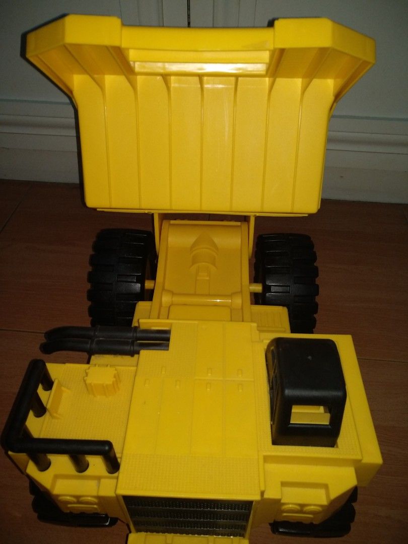 Caterpillar 18 Inch Push Powered Big Rev It Up Dump Truck, Hobbies ...