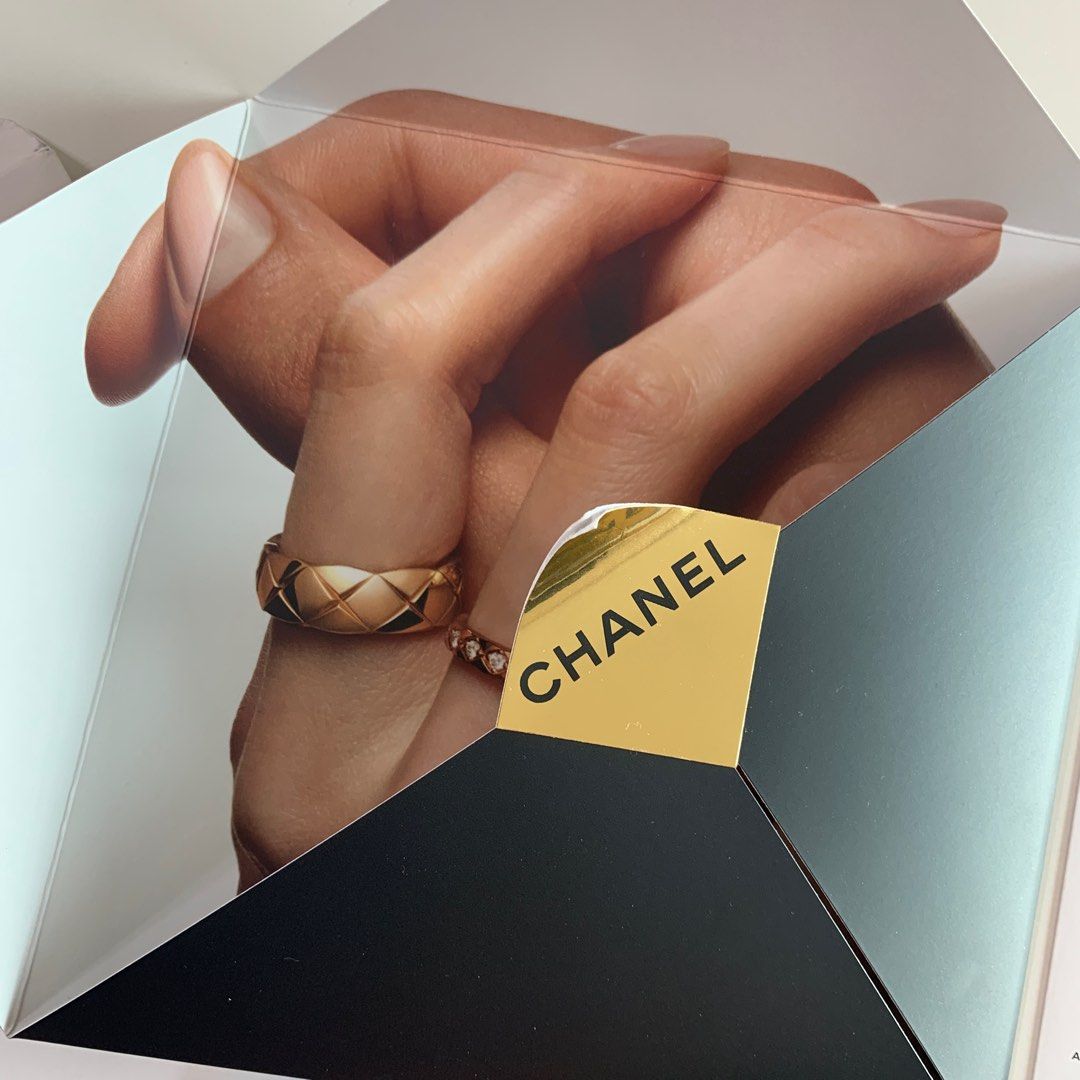 Chanel coco crush card, 興趣及遊戲, 收藏品及紀念品, 明星周邊 - Carousell