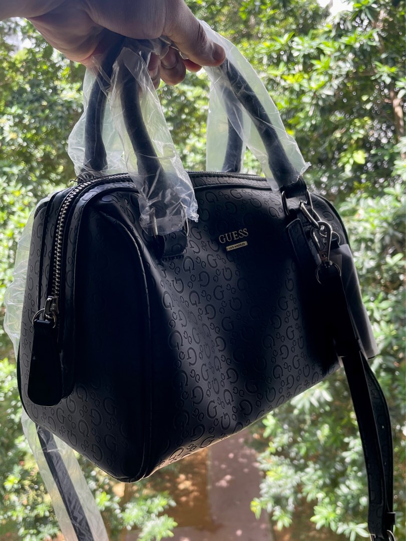 Guess Handbag, Women's Fashion, Bags & Wallets, Shoulder Bags on Carousell