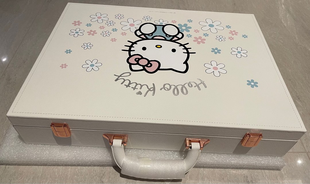 Hello Kitty mahjong (nice serial no), Hobbies & Toys, Toys & Games on ...