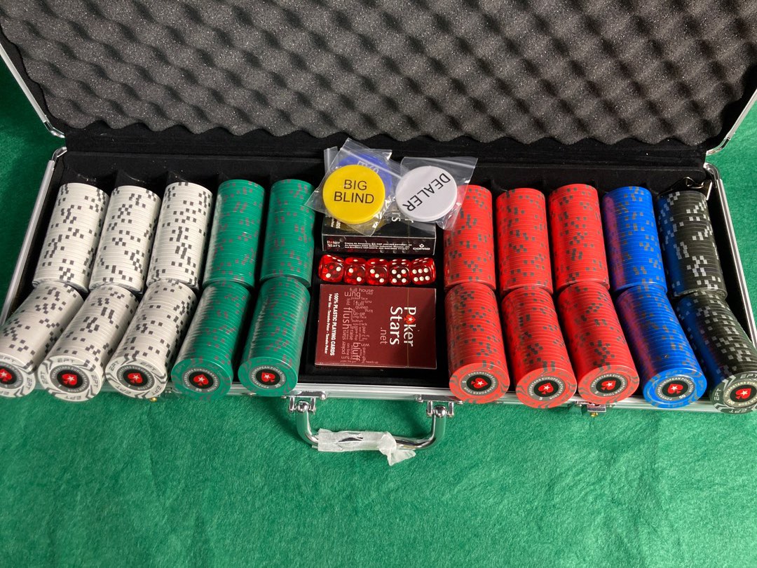 [Hit & Run] Poker Chips Set , Hobbies & Toys, Toys & Games on Carousell