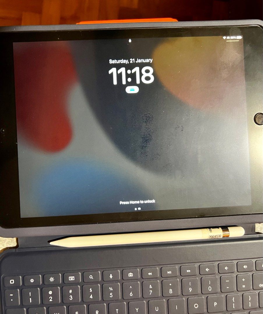 iPad (Wifi) 2020 8th Generation with Apple Care + Apple Pencil 1st gen ...