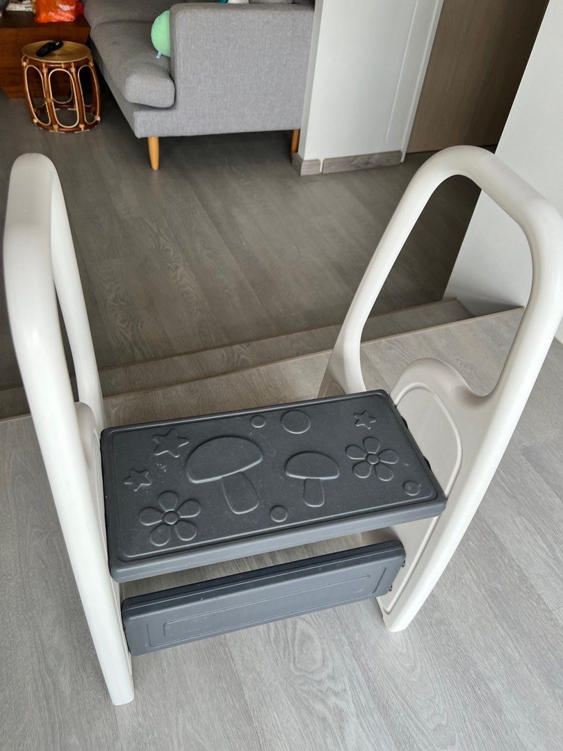 Kids stepper for washbasin, Babies & Kids, Baby Nursery & Kids ...