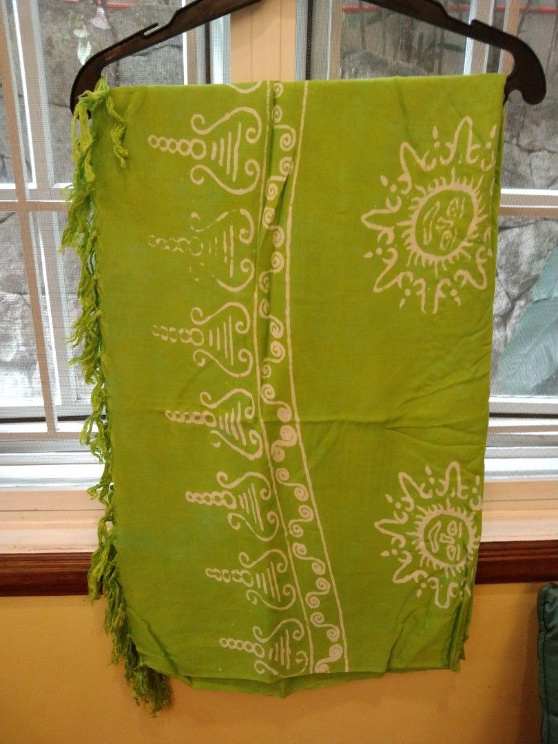 Large Green Malong (CC-267), Furniture & Home Living, Bedding & Towels ...