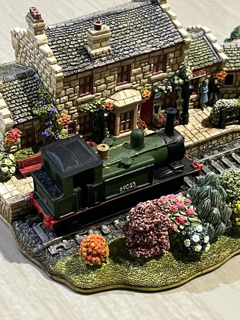 Lilliput lane limited edition, Furniture & Home Living, Home Decor ...