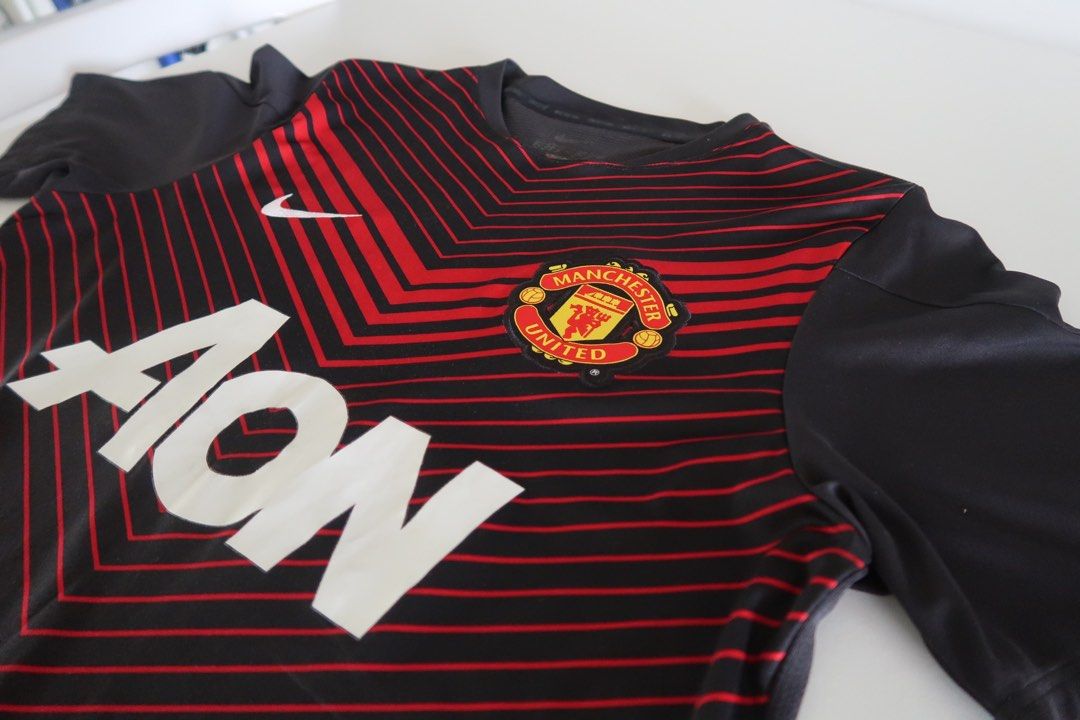 Manchester United Training Kit, Men's Fashion, Activewear on Carousell
