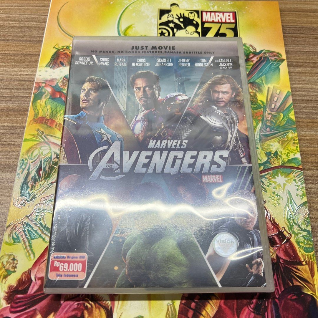 Marvel comics Avengers magazine & CD, Hobbies & Toys, Books & Magazines ...
