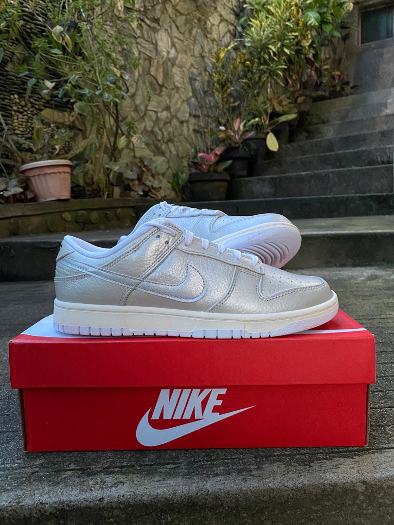 Nike Dunk Low SE (Metallic Silver), Men's Fashion, Footwear, Sneakers ...