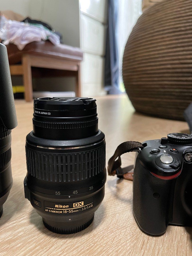 Nikon D5100, plus 2 lens, speedlight, extra flash and accessories ...