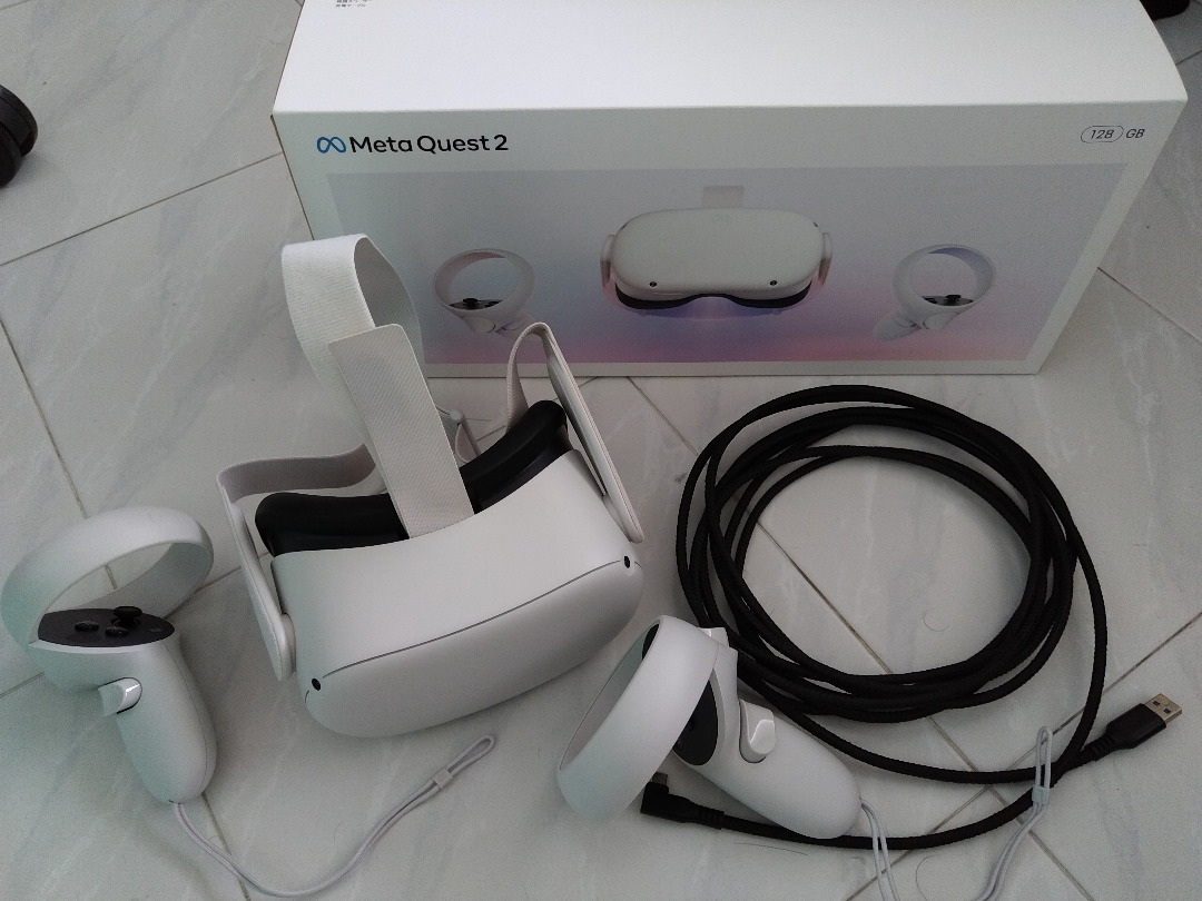 Oculus Quest 2 / Meta Quest 2 + USB-A VR Cable (Like New), Video Gaming ...