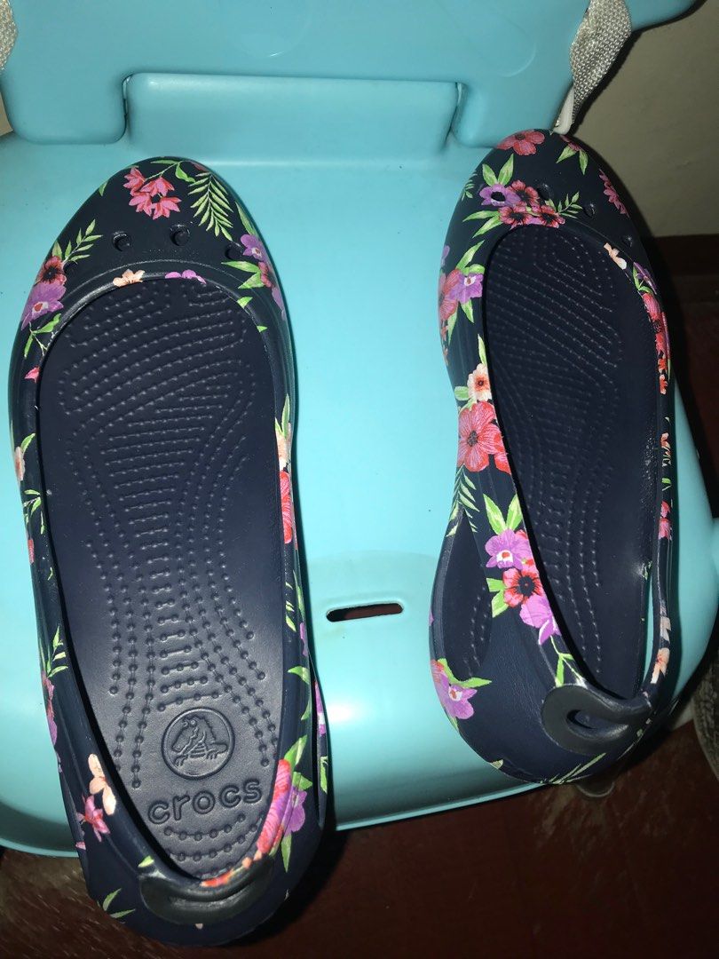 Orig.crocs, Women's Fashion, Footwear, Flats & Sandals on Carousell
