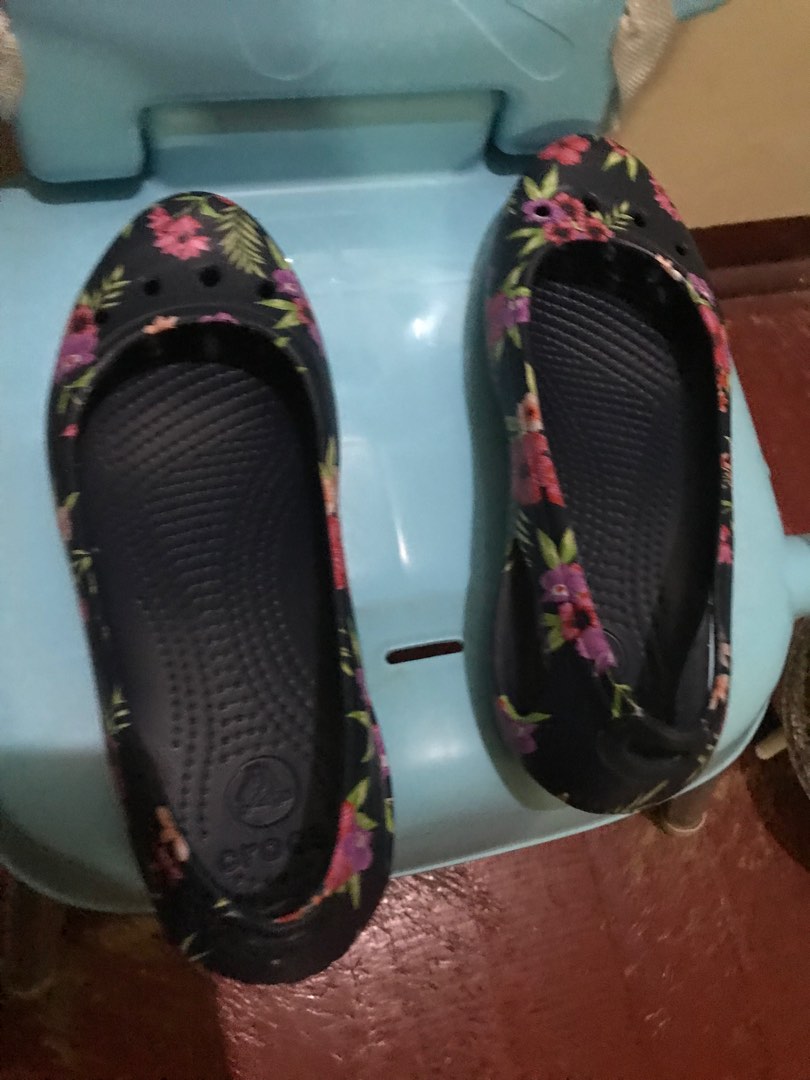 Orig.crocs, Women's Fashion, Footwear, Flats & Sandals on Carousell