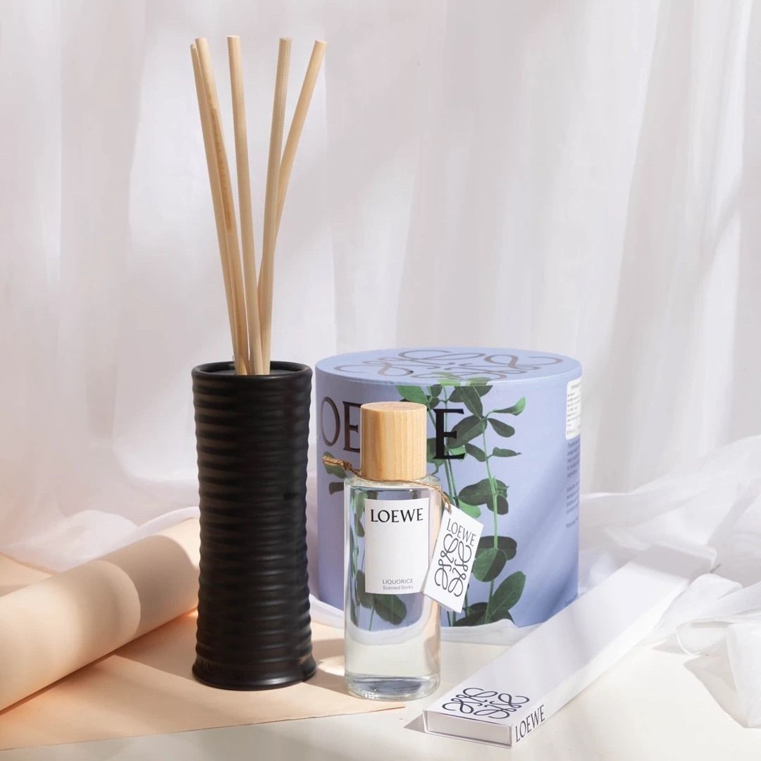 [ORIGINAL] LOEWE LIQUORICE SCENTED DIFFUSER STICKS 245ML SET, Furniture ...
