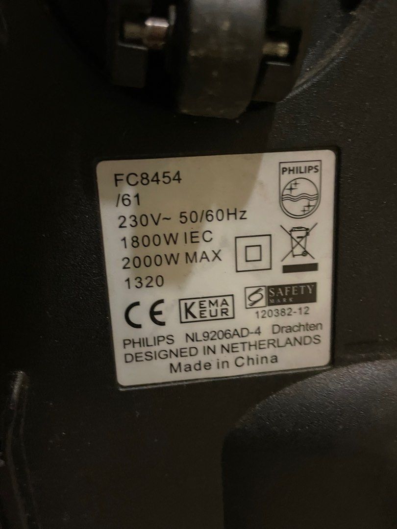 Philips PowerLife 2000W vacuum cleaner, TV & Home Appliances, Vacuum ...