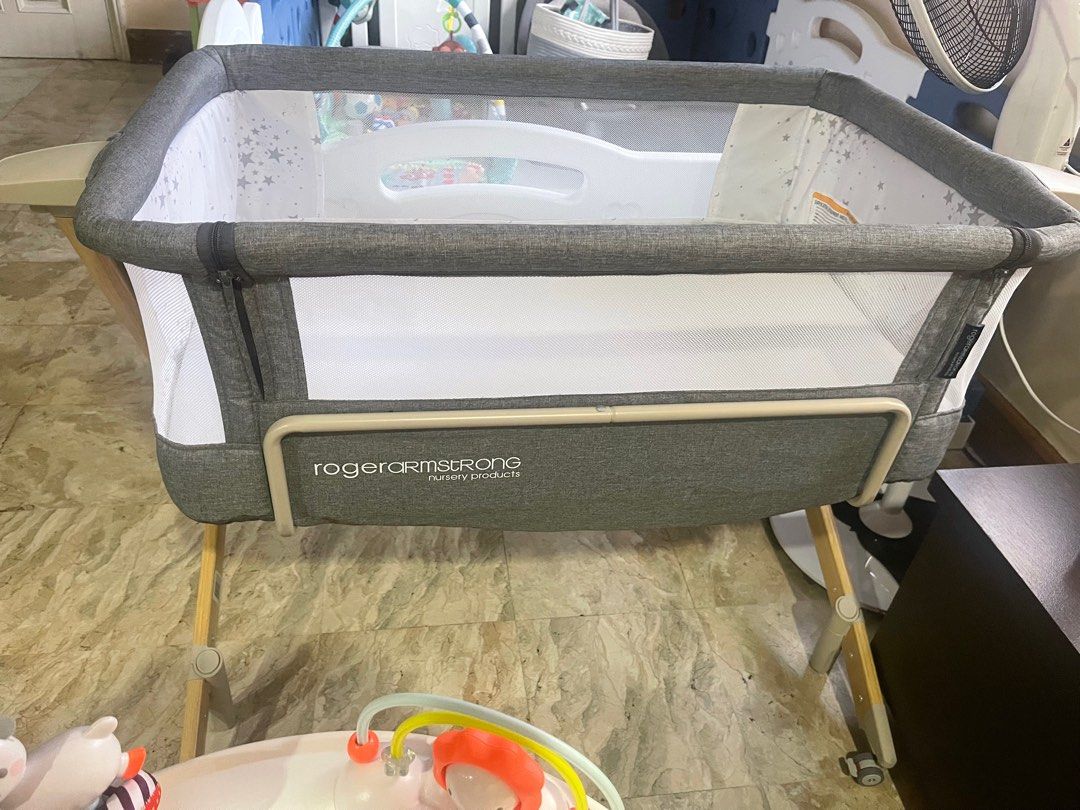 Roger Armstrong Co-sleeper bassinet, Babies & Kids, Baby Nursery & Kids ...
