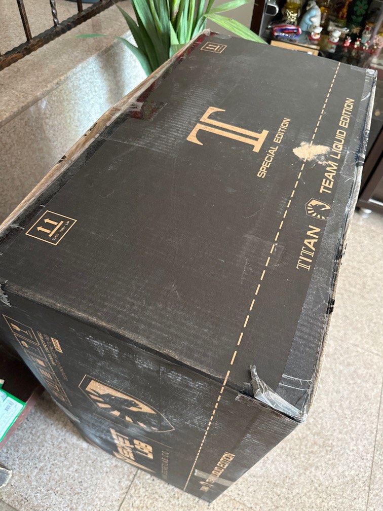 Secretlab TITAN 2020 Team Liquid Edition, Furniture & Home Living ...