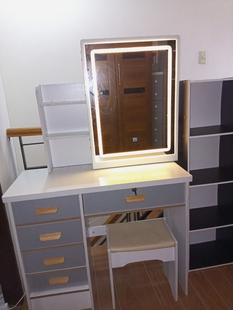 Vanity Mirror & 4 Layers Drawer, Furniture & Home Living, Furniture ...
