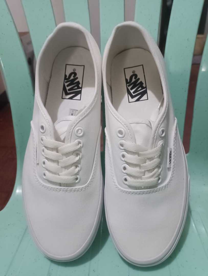 Vans triple white, Men's Fashion, Footwear, Sneakers on Carousell