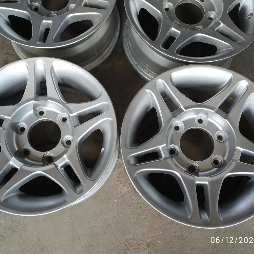 Velg Mobil orginal isuzu elf nhr 55, Aksesoris Mobil di Carousell