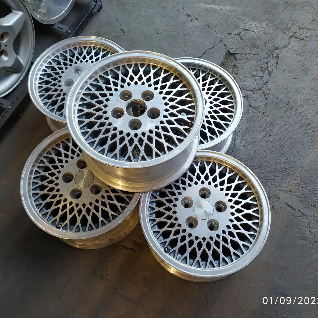 Velg mobil original jeep cherokee Xj, Aksesoris Mobil di Carousell