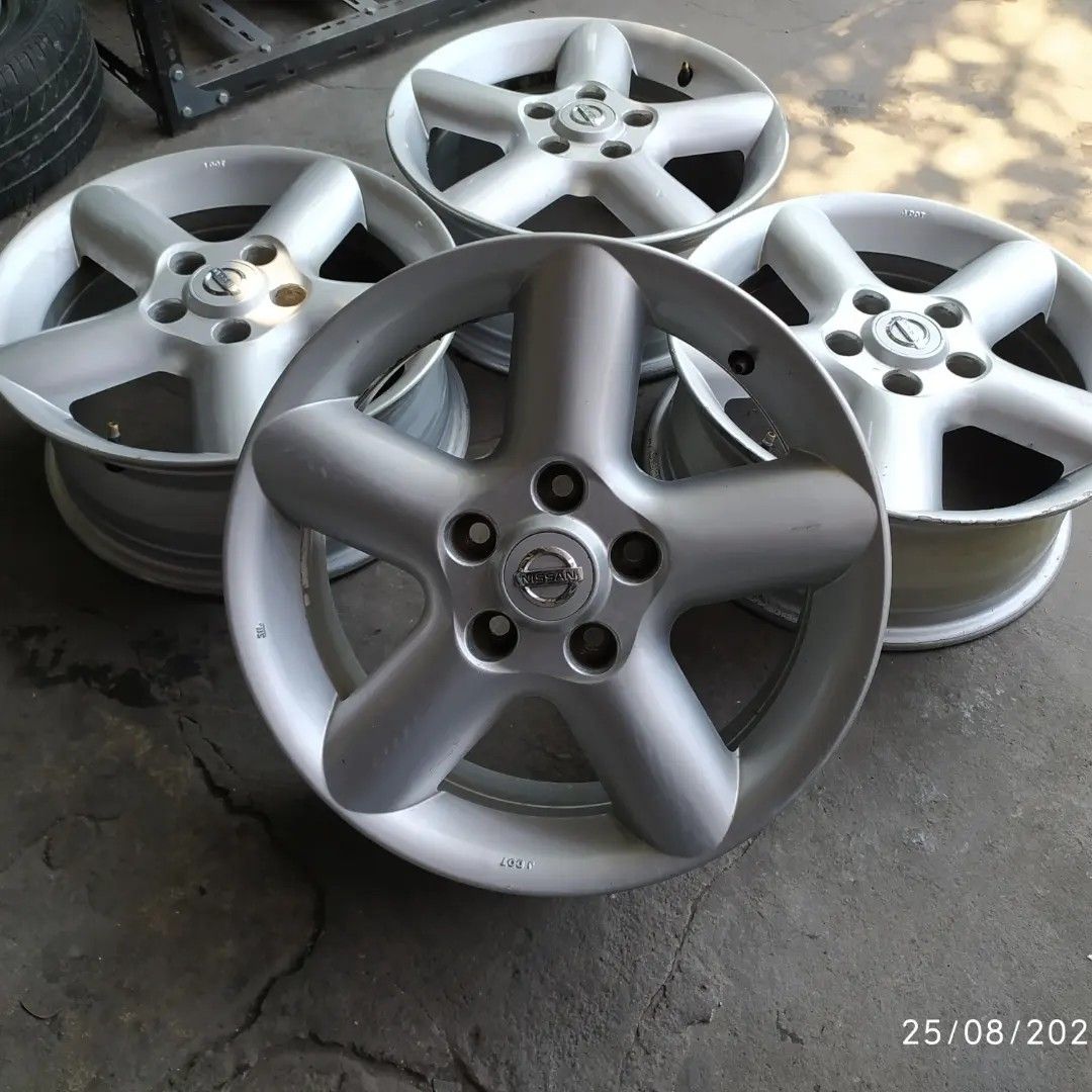 Velg mobil original nissan x-trail t30, Aksesoris Mobil di Carousell
