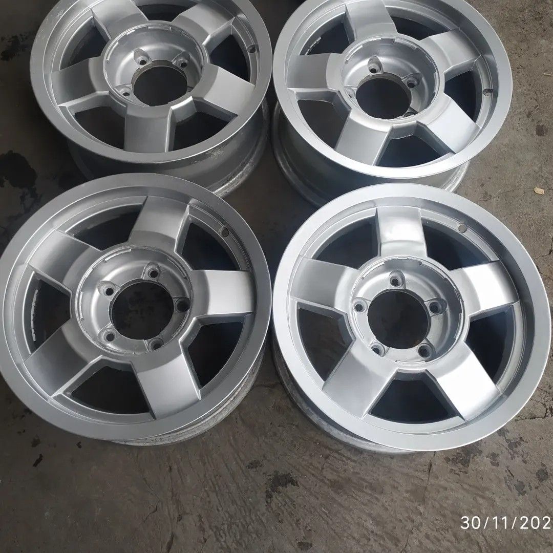 Velg mobil original suzuki escudo 2.0, Aksesoris Mobil di Carousell