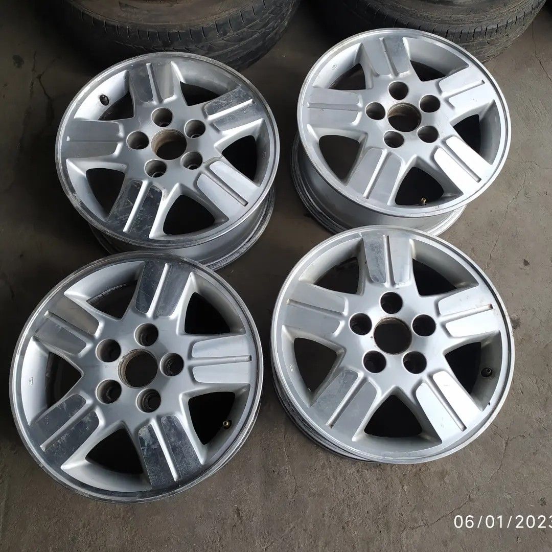 Velg Mobil original toyota kijang innova G, Aksesoris Mobil di Carousell