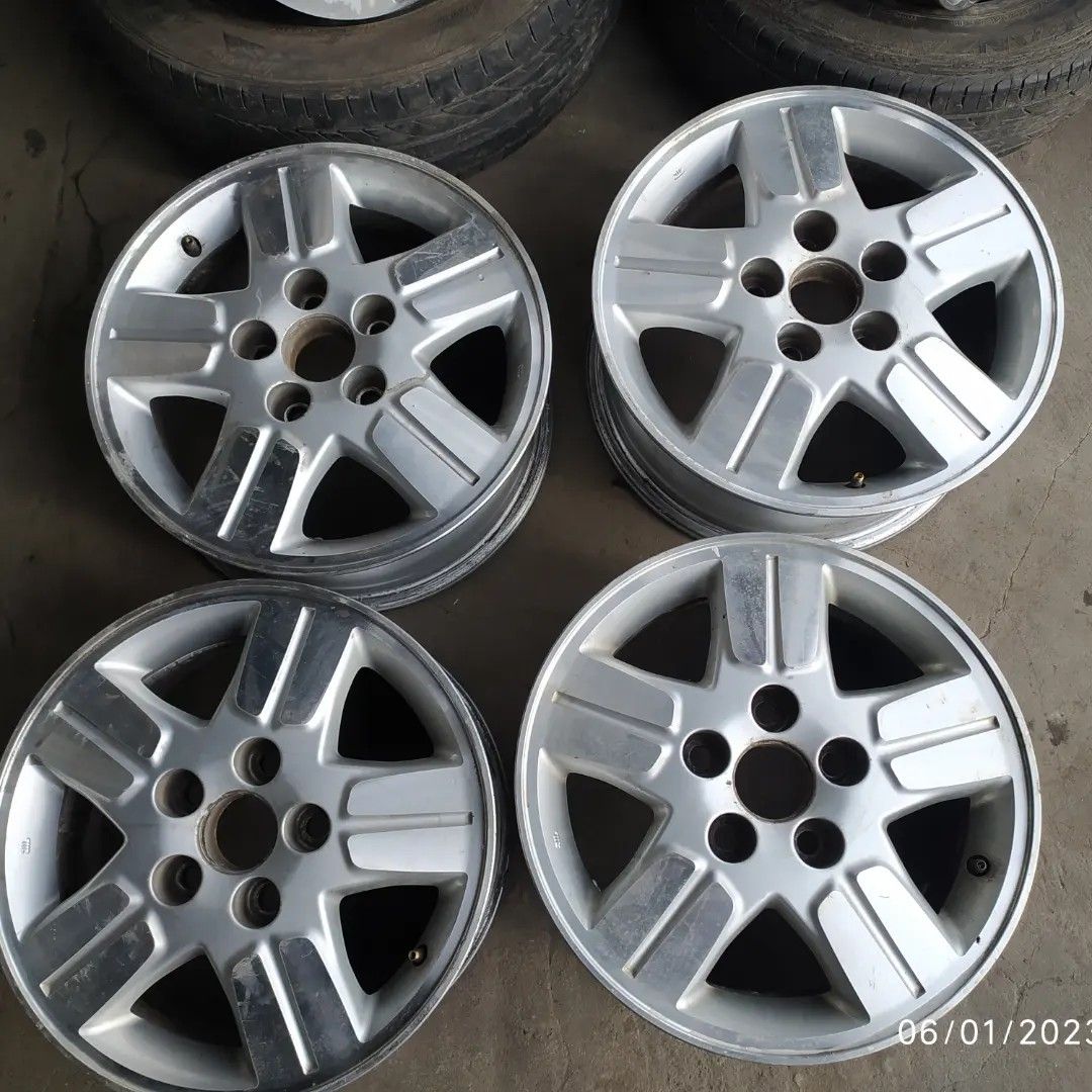 Velg Mobil original toyota kijang innova G, Aksesoris Mobil di Carousell