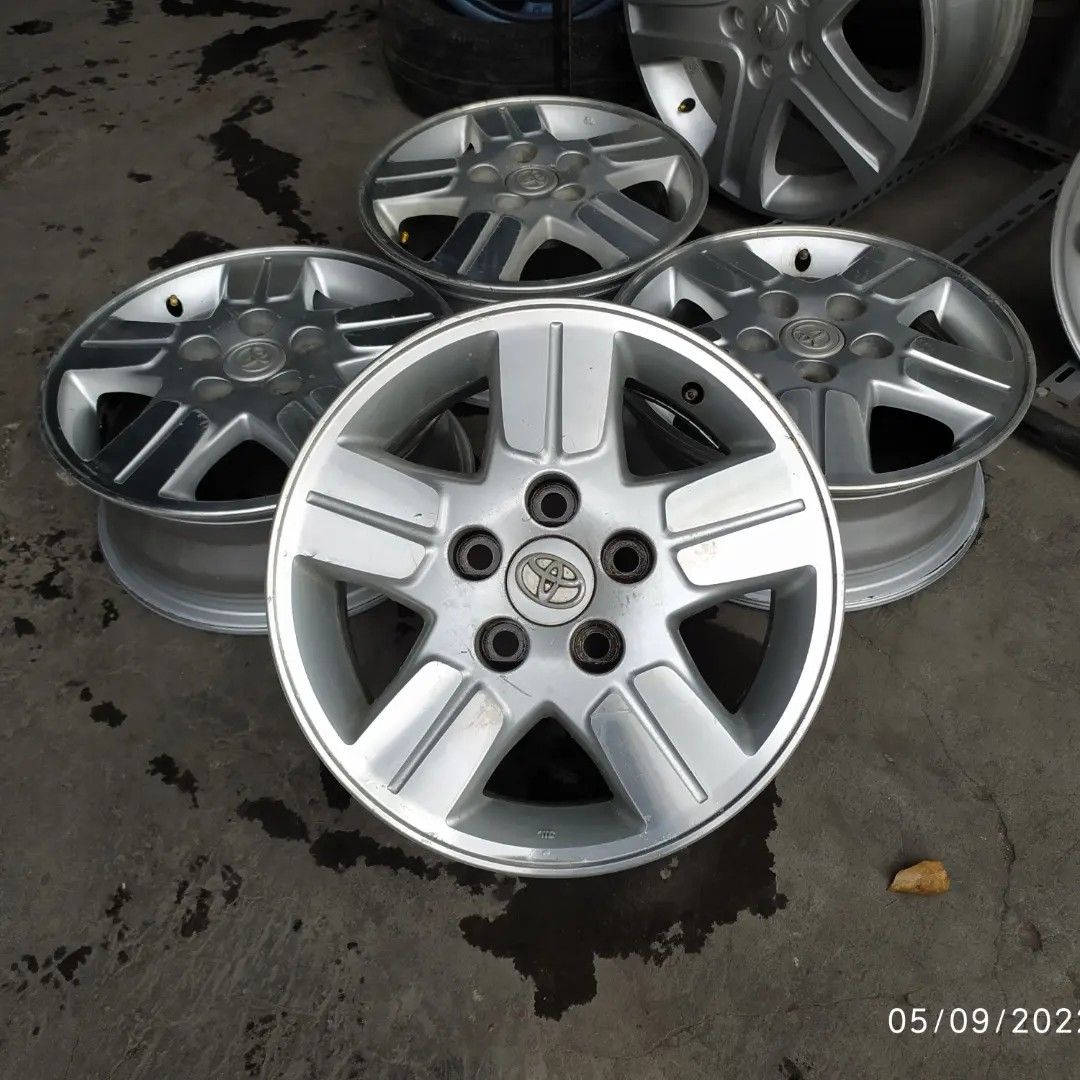 Velg Mobil original toyota kijang innova, Aksesoris Mobil di Carousell