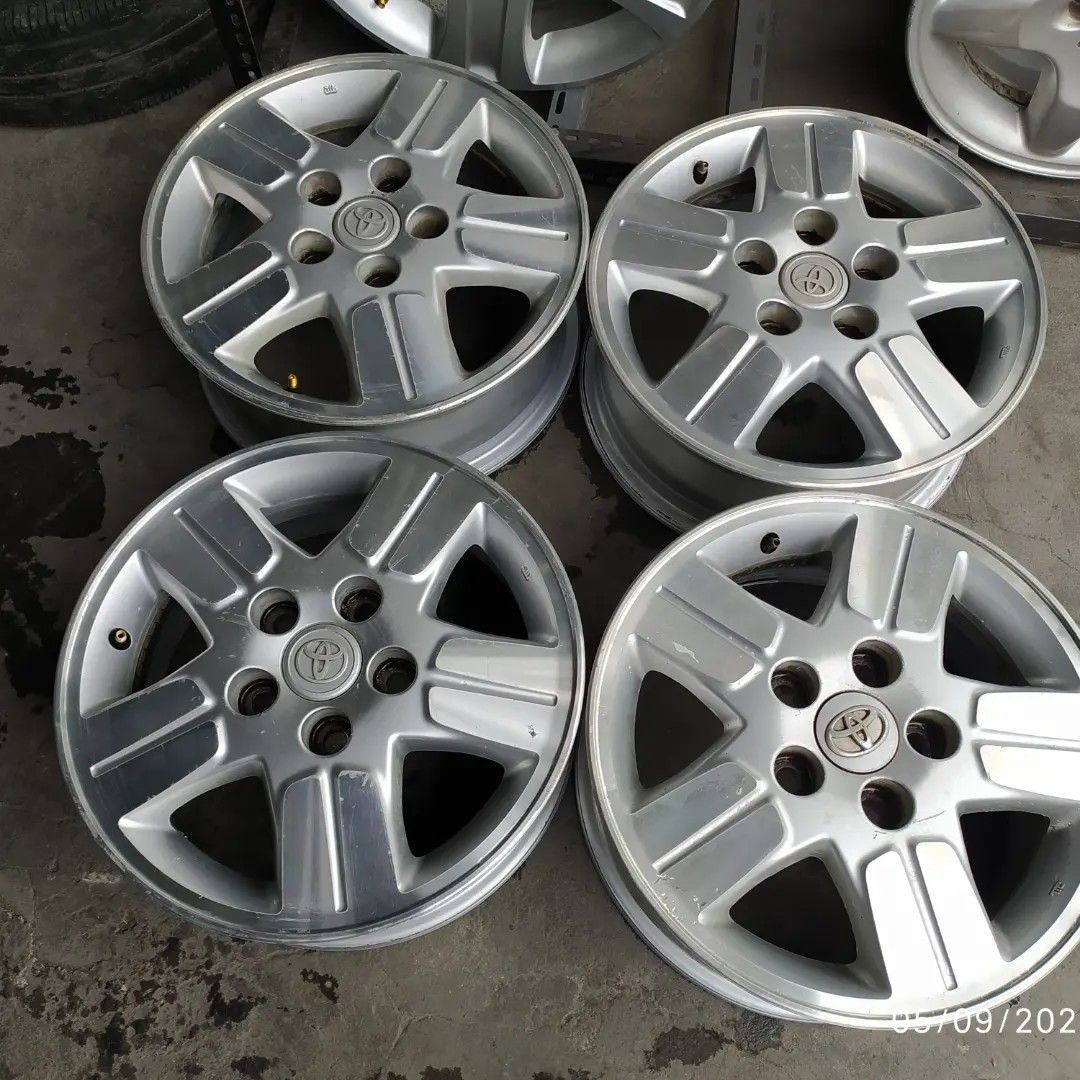 Velg Mobil original toyota kijang innova, Aksesoris Mobil di Carousell