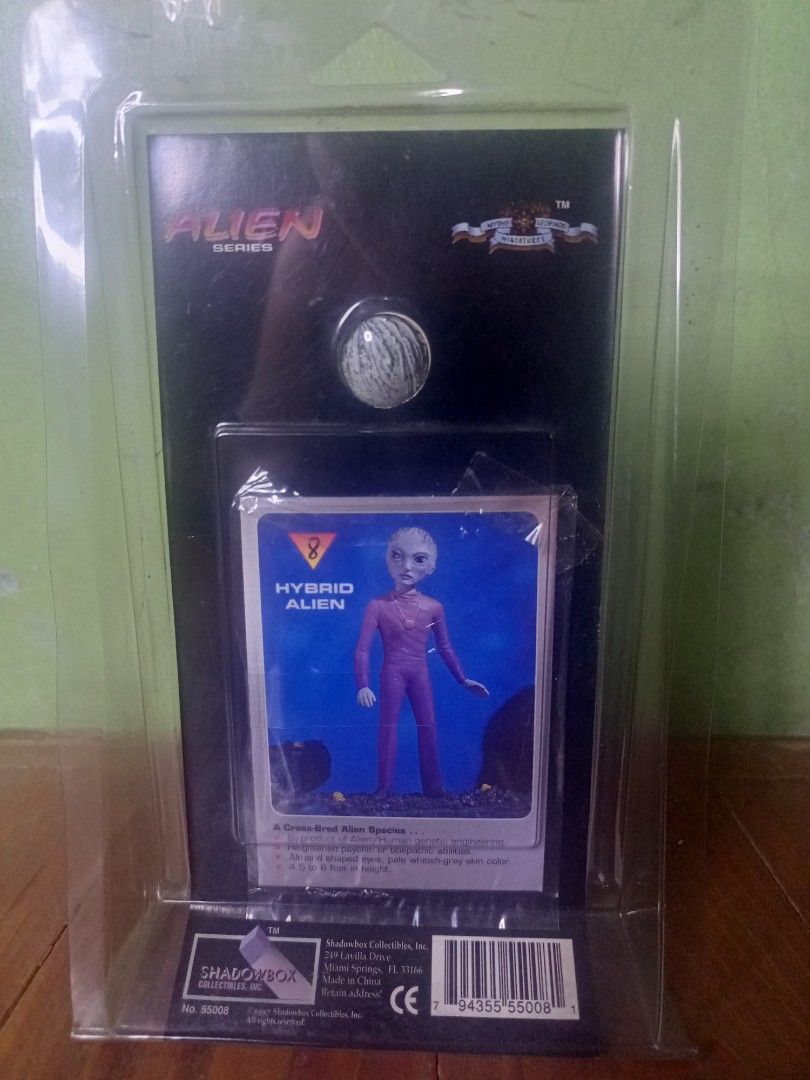 Vintage 1996 Shadowbox Alien series Hybrid Alien, Hobbies & Toys, Toys ...