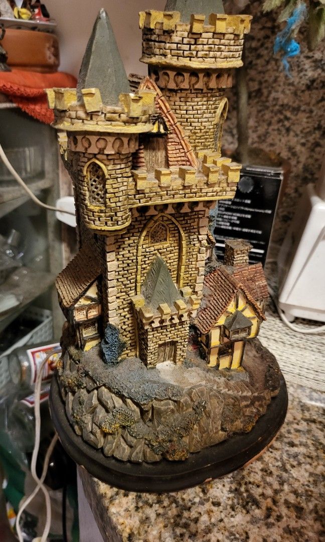 Vintage Castle lamp ceramic, Hobbies & Toys, Memorabilia & Collectibles ...