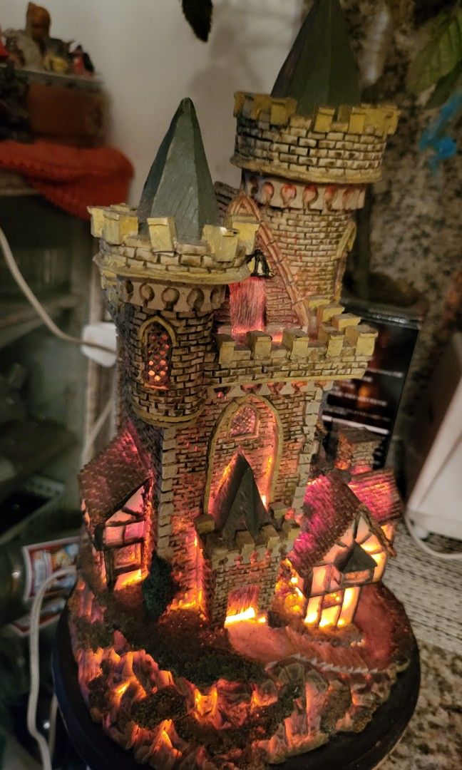 Vintage Castle lamp ceramic, Hobbies & Toys, Memorabilia & Collectibles ...