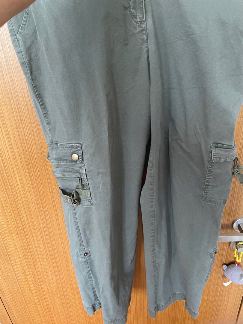 vintage thrift cargo pants army green, Men's Fashion, Bottoms, Chinos on Carousell
