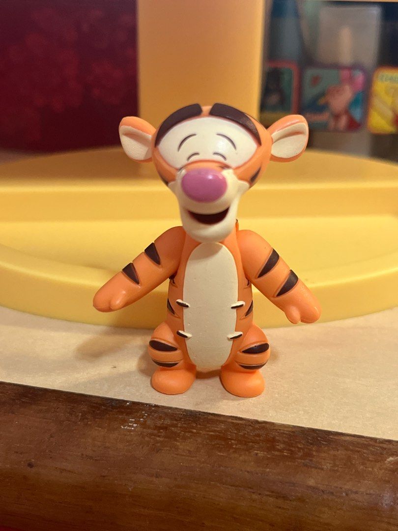 Winnie the Pooh Christopher Robin Piglet Roo Tigger Hold Hand Together ...