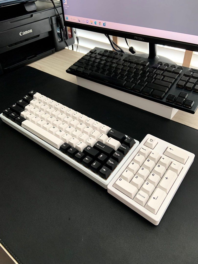 65% custom mechanical keyboard - Full aluminium body (BOW keycaps ...