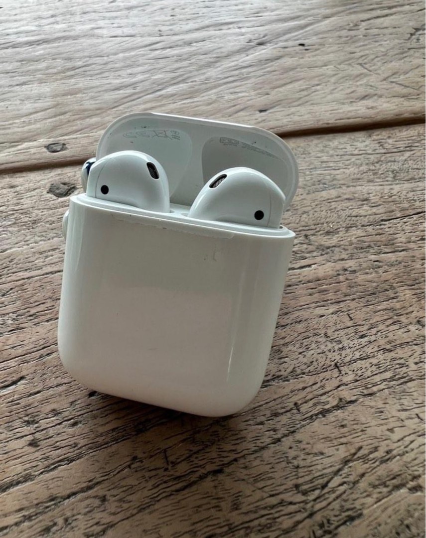 Apple EarPods 2nd gen, Audio, Earphones on Carousell