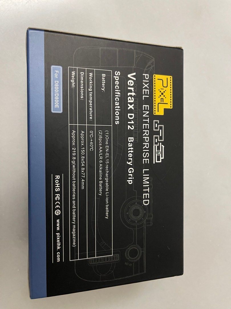 Battery grip for D800, Photography, Cameras on Carousell