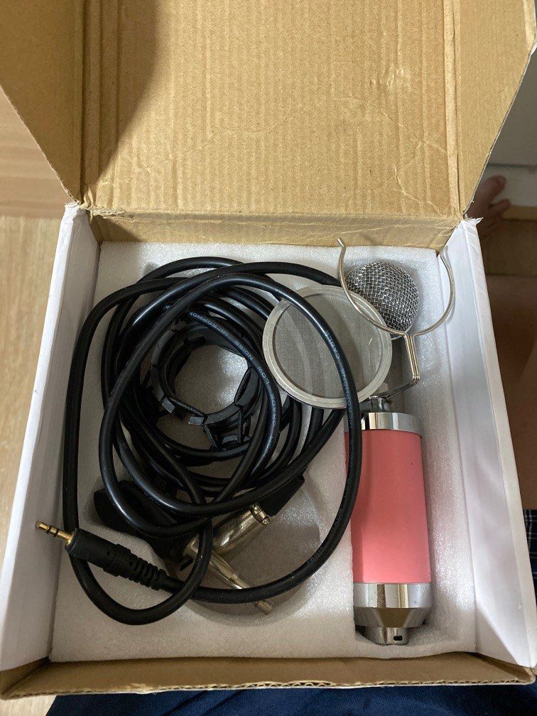 Beginner Pink Condenser Mic, Audio, Microphones on Carousell