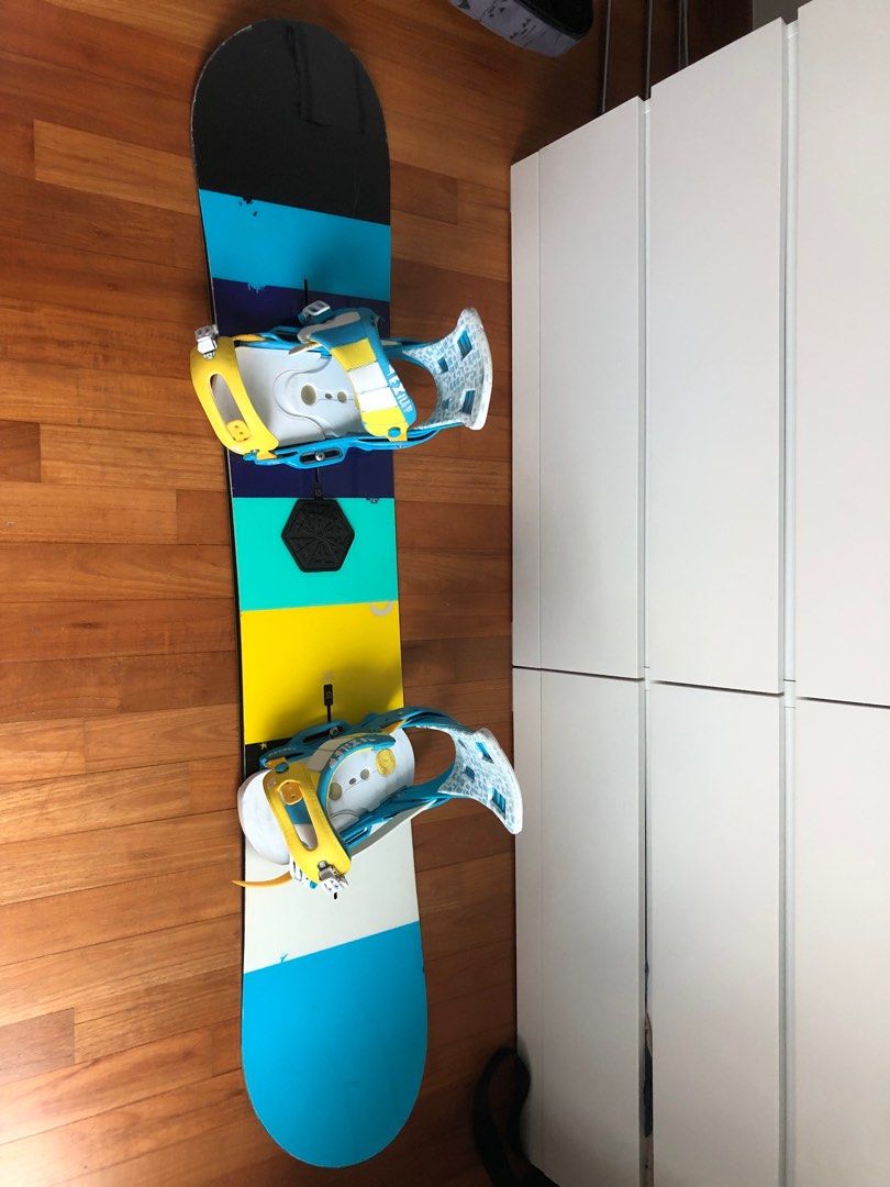 Button Custom ICS Snowboard 157 (W), with Burton Bindings and DC Judge ...