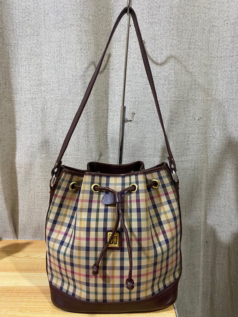 Daks, Women's Fashion, Bags & Wallets, Shoulder Bags on Carousell