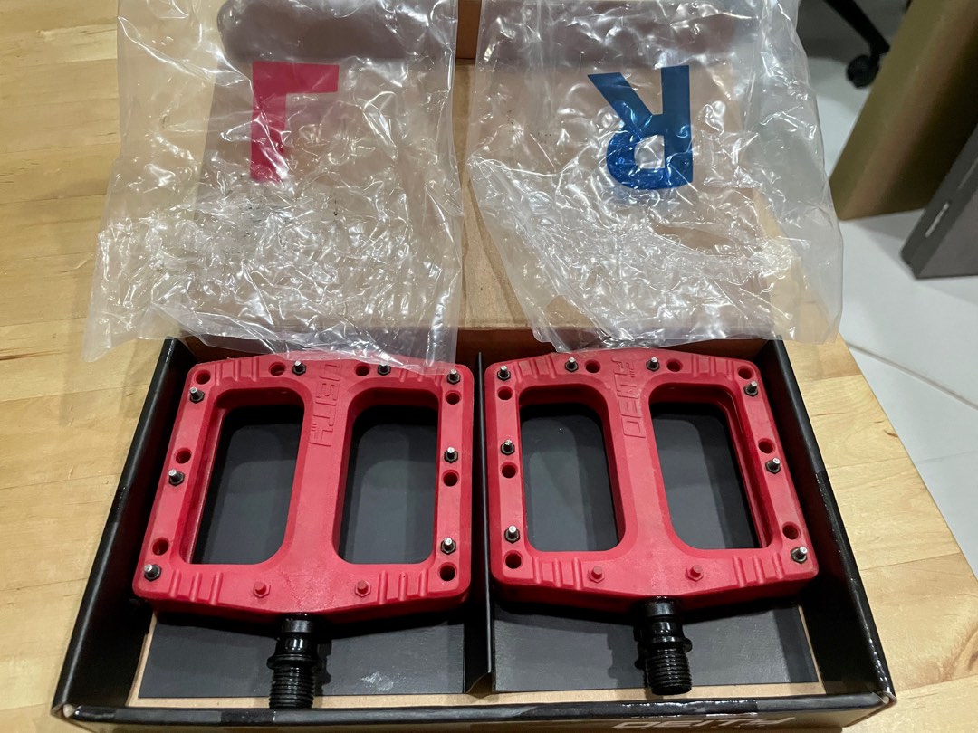 Deity Deftrap pedals red, Sports Equipment, Bicycles & Parts, Parts ...