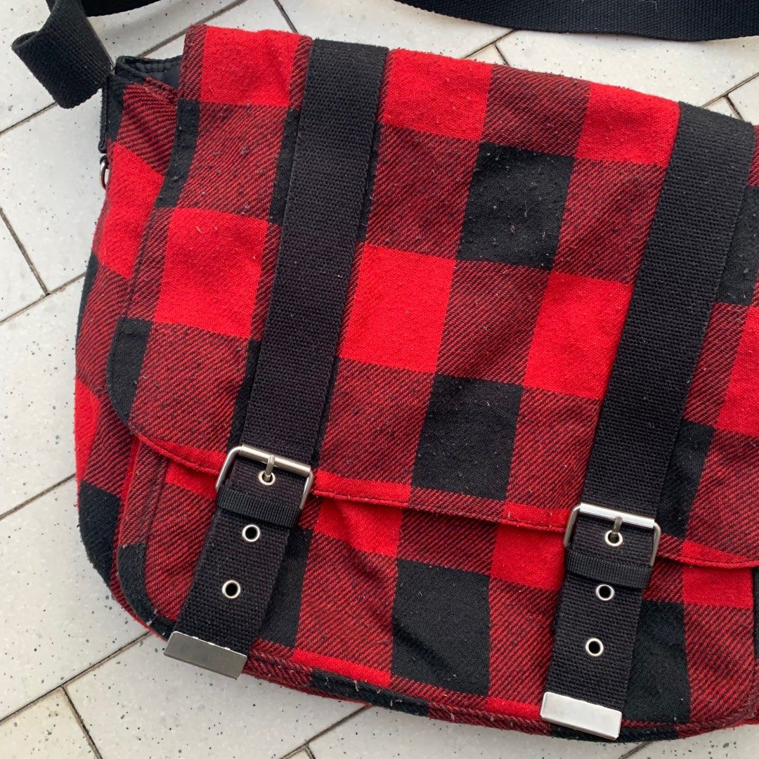 Flannel red sling bag (uniqlo japan), Men's Fashion, Bags, Sling Bags ...